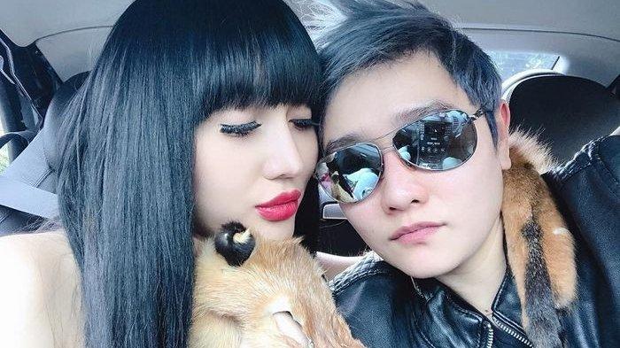 Abash Beranikan Foto Telanjang Dada di Kolam Renang Bareng Lucinta Luna ...