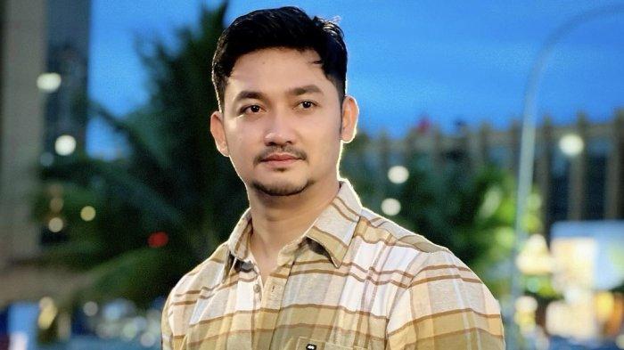 Angga Wijaya Unggah Foto bareng Sosok Wanita setelah Pamer Foto Cincin ...