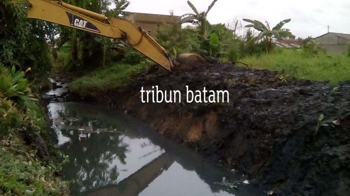 Atasi Banjir, Drainase di Bengkong Digali Lebih Dalam dan Lebar ...