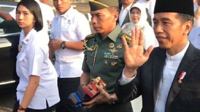 Begini Aksi Serda Ambar, Pengawal Cantik Presiden Jokowi. Begini ...
