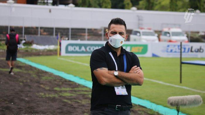 Pelatih Arema FC Javier Roca Buru Pemain Baru: Kita Butuh 1 Bek Lagi ...