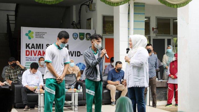Wagub Kepri Marlin Agustina Semangati Anak-anak yang Divaksin Covid-19 ...