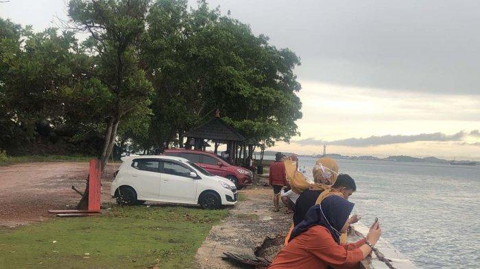 See The Magnificent Singapore from Tanjung Datok Sekupang Batam Beach ...