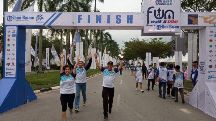 Peserta Fun Walk dan Fun Bike Tiba di Garis Finish. Begini Ungkapan ...