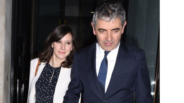 Mr Bean Rowan Atkinson Ternyata Masih Tokcer. Usia 62 Tahun Jadi Ayah ...