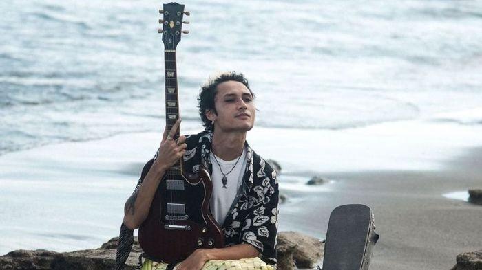 Kepiawaian Samo Rafael Bermusik selain Sukses jadi Aktor Pendatang Baru ...