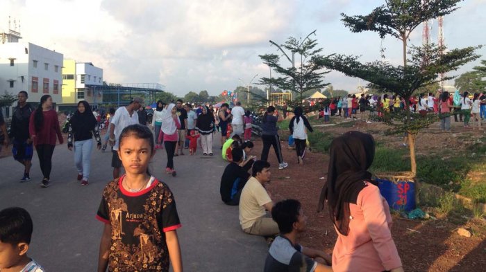 Ramainya Lapangan SP Plaza di Minggu Pagi dengan Berbagai Aktifitas ...