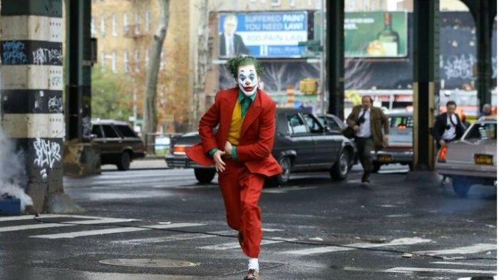 The Joker's Laughter was Haunting, Joaquin Phoenix Reveals His Secret ...