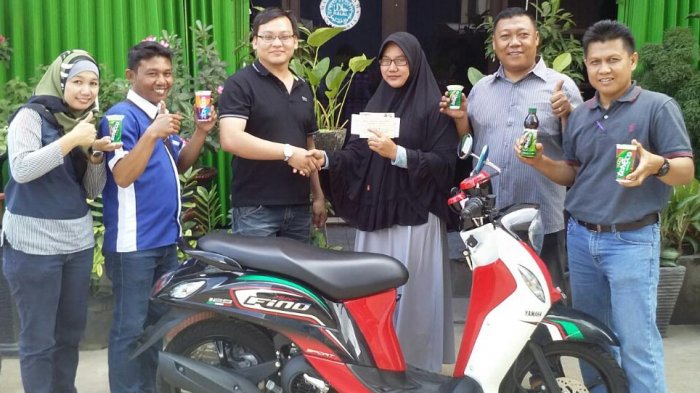Mampu Jual 6.000 Karton Teh Eco, Ibu Ini Dapat Hadiah Motor ...