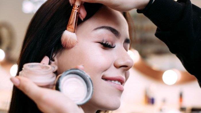 Tampil Cantik dengan Pilihan Makeup Ala Cewek Korea, Harga di Bawah 100 ...