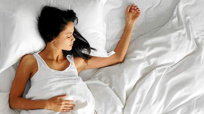 Posisi Tidur Terbaik Menurut Ahli, Telentang, Miring atau Telungkup ...