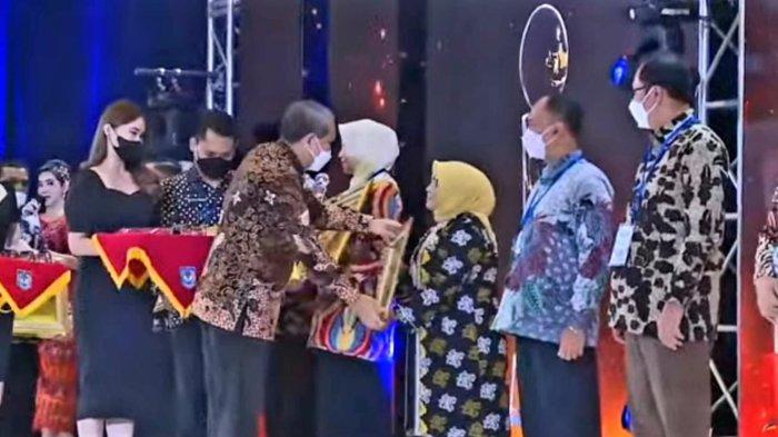 Rahma Terima Penghargaan Realisasi Pendapatan Daerah Tertinggi Dari Mendagri - Tribunbatam.id