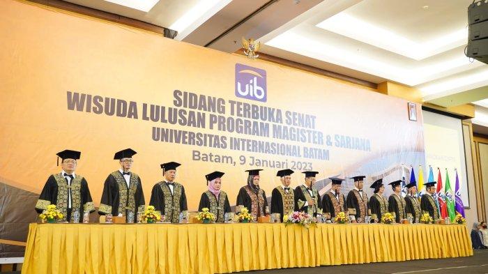 Wisuda ke XVlll, UIB Luluskan 912 Wisudawan Program Magister dan Sarjana - Tribunbatam.id
