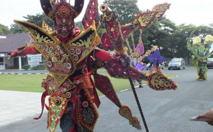 Nikmati Kepri Carnaval 8 Nov, Ada 160 Peserta Berbusana Unik dan Glamor ...