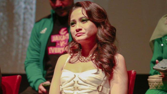 Foto Vicky Kharisma Pegang Perut Acha Septriasa Viral di Medsos ...