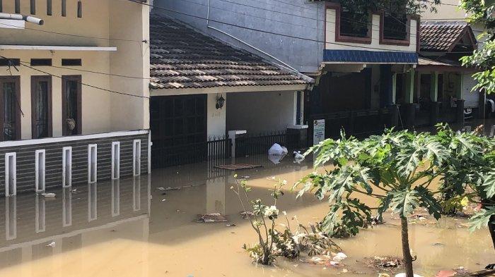 Banjir 3 Meter Belum Surut, Warga 4 RW Perumahan Duren Jaya Bekasi Bertahan di Lokasi ...