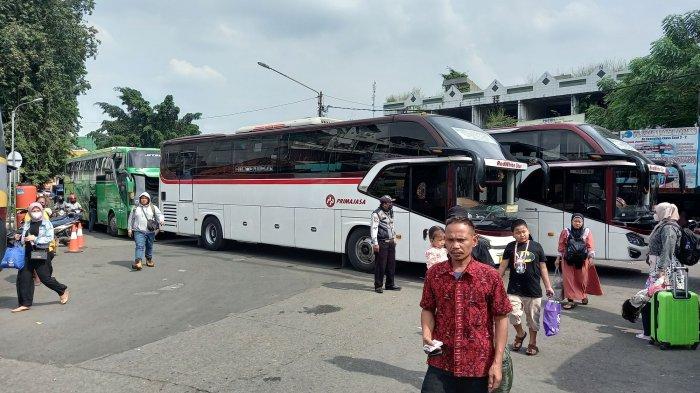 H-6 Lebaran, Bus Arah Sumatera di Terminal Induk Bekasi Penuh Penumpang ...