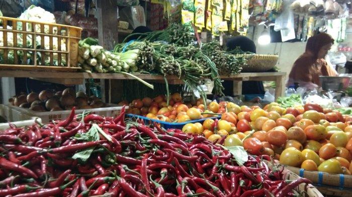 Warga dan Pedagang Keluhkan Harga Cabai di Karawang Tembus Rp 100 Ribu per Kilogram ...