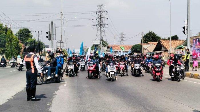 Tuntut UMK Tak Diubah Pj Gubernur, Buruh di Bekasi - Karawang Blokir Akses Kawasan Industri dan ...