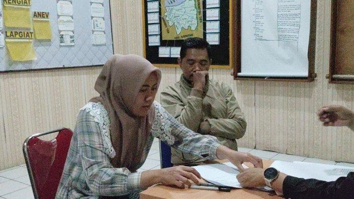 Tim Penyidik Bareskrim Polri Geledah Rumah Kades Arsin di Desa Kohod ...