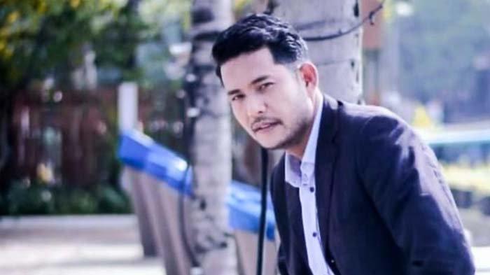 Kantong Kresek Berisi Cokelat Kenai Tangan Mantan Istri, Johan Morgan ...