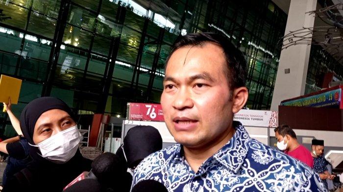 Elpi Nazmuzaman, Adik Ridwan Kamil, Tetap Tinggal di Swiss Lanjutkan ...