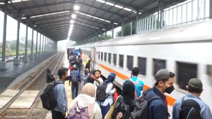 Sambut Nataru, 7 Kereta Api Jarak Jauh Layani Penumpang di Stasiun Jatinegara dan Stasiun ...