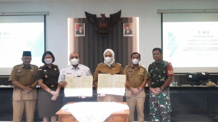 Sepakat Bangun Ruang Terbuka Hijau, Pemkab Karawang dan PT KAI Relokasi Pasar Rengasdengklok ...