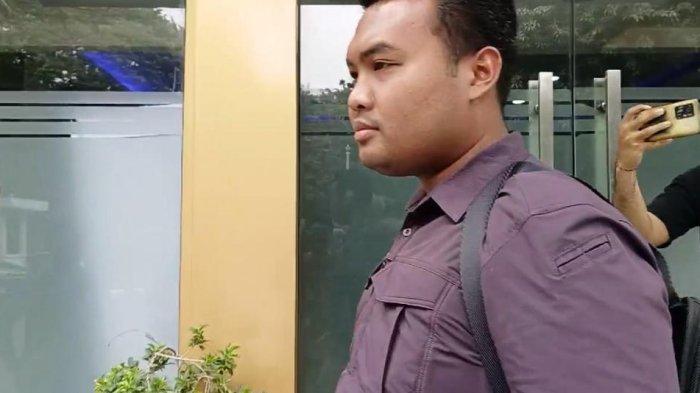 Penuhi Panggilan Penyidik, Ajudan Firli Bahuri Datangi Polda Metro Jaya - Tribunbekasi.com