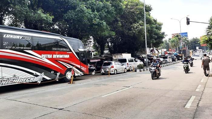 Saat ini Jalan-jalan di Bekasi menuju Cikampek Macet akibat ...