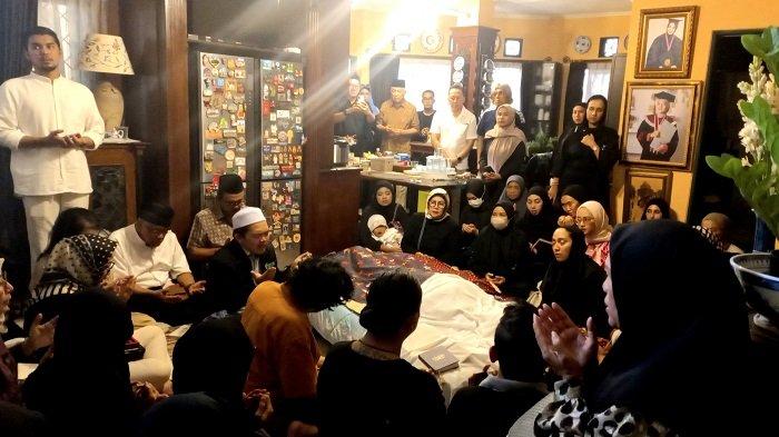 Rano Karno, Anis Baswedan, Hingga Kamelia Malik Melayat ke Rumah Duka ...