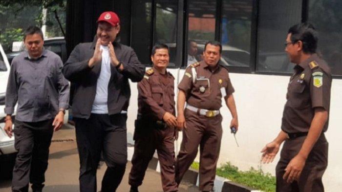 Menpora Dito Ariotedjo Penuhi Panggilan Pemeriksaan Kejagung Terkait Korupsi BTS Kominfo ...