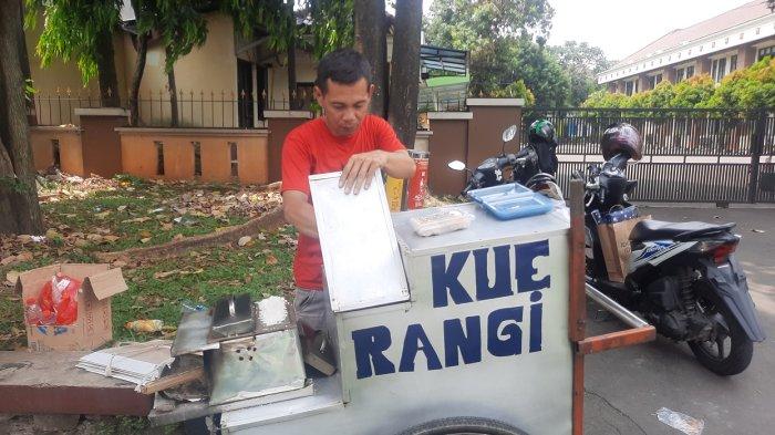 Rindu Jajanan Kue Rangi, bisa Datangi Pedagang yang Mangkal tak Jauh ...