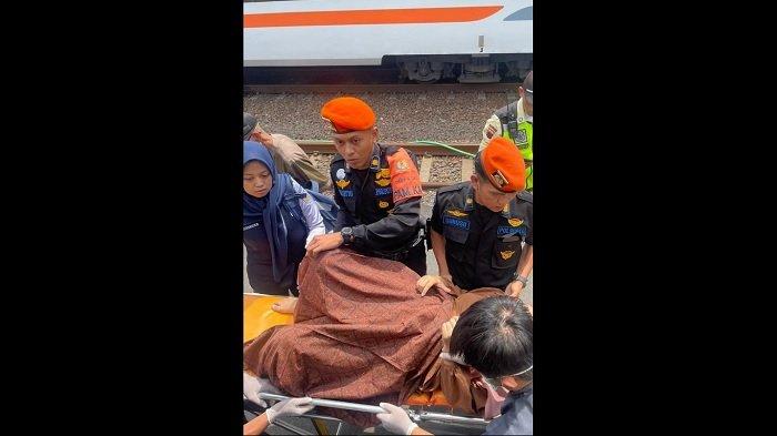 Nyaris Melahirkan di Dalam Gerbong, Penumpang KAJJ dari Bekasi Segera Dilarikan ke Rumah Sakit ...