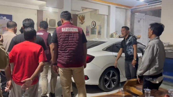 Tim Penyidik Bareskrim Polri Geledah Rumah Kades Arsin di Desa Kohod Tangerang, Ada Mobil Mewah ...