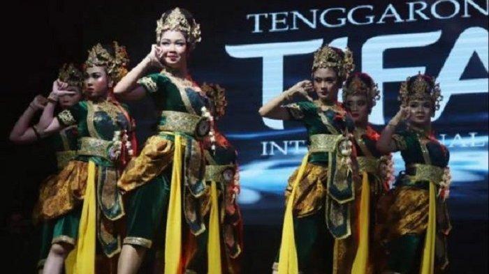 Tarian Bedog Lubuk Khas Karawang Disambut Masyarakat Lokal maupun ...