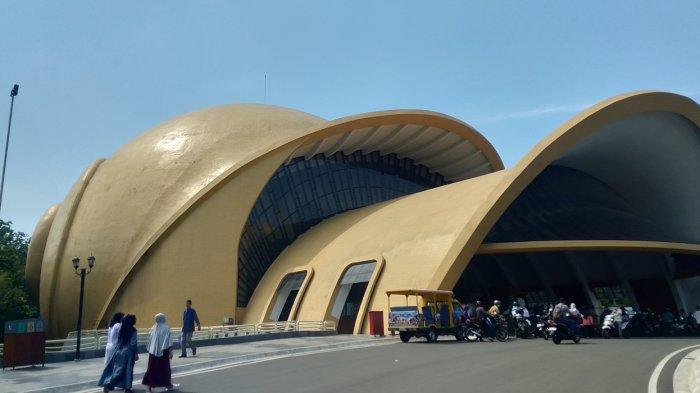 Sejarah Jakarta: Teater Keong Mas TMII, Digagas Tien Soeharto yang ...