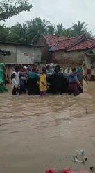 Tiga Warga Teluknaga Tewas Tersengat Listrik, Perbaiki Pompa Air Saat Banjir - Tribunbekasi.com