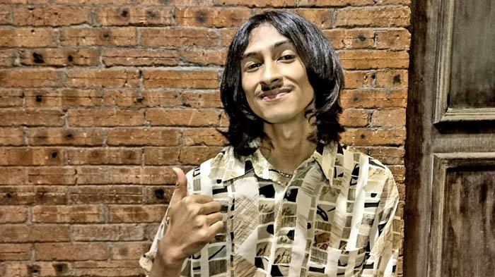 LIRIK LAGU: Tolong Bilang - Weswey, Pesan Penting Weswey bagi Para ...