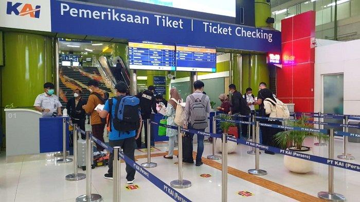 Jelang Nataru, Calon Penumpang KA bisa Pesan Tiket Keberangkatan di Tanggal Favorit dari Gambir ...