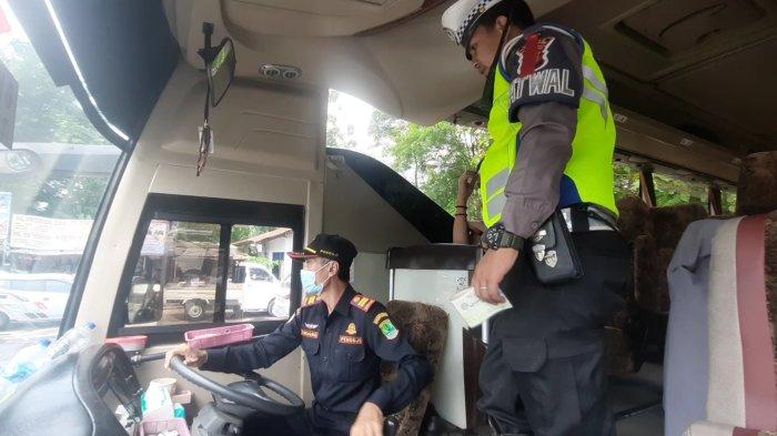 Dishub Gelar Ramp Check Angkutan Mudik dan Tes Urine Pengemudi di ...