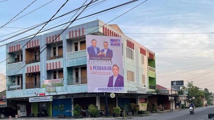 BREAKING NEWS : Baliho Bergambar Anies-AHY di Gedung Nasional Dicopot - Posbelitung.co