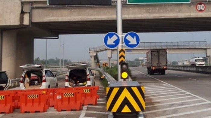 Emak-emak Pengemudi Fortuner Pindahkan Pembatas Jalan Tol Demi Putar ...