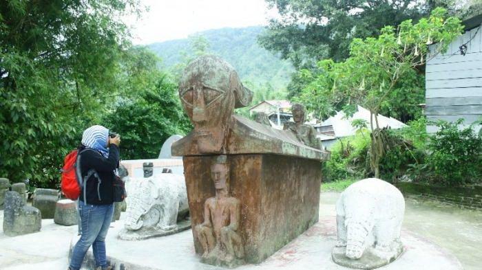 Wisata Sejarah Suku Batak Toba, Sidabutar Manusia Pertama di Pulau ...