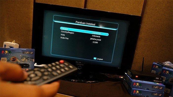 Cara Mudah Pasang STB Untuk Ubah Siaran dari TV Analog ke TV Digital - Posbelitung.co