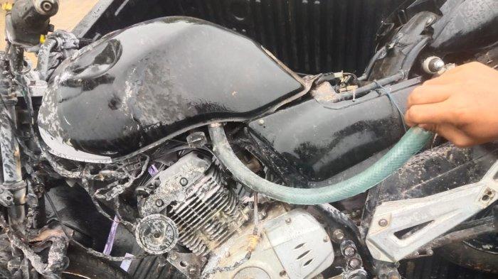 Panik Ketika Lihat Percikan Api, Motor Terbakar Saat Mengisi BBM di ...