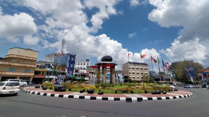 20 Bendera Berbagai Negara Dipasang di Bundaran Batu Satam Belitung ...