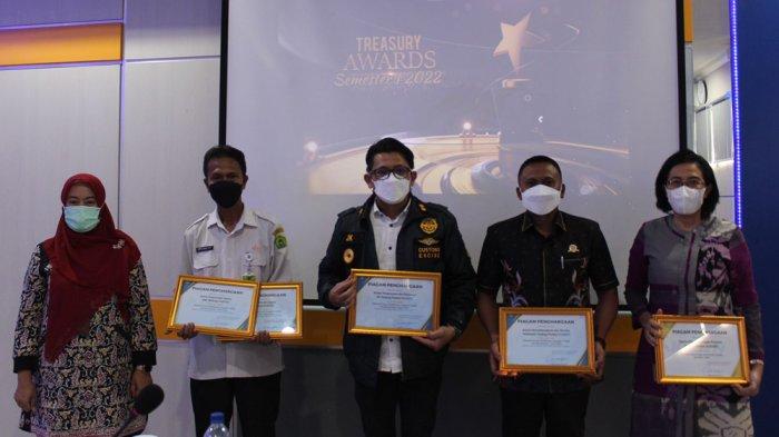 Evaluasi Pelaksanaan Anggaran Semester I-2022, KPPN Tanjungpandan Berikan Penghargaan Satker ...