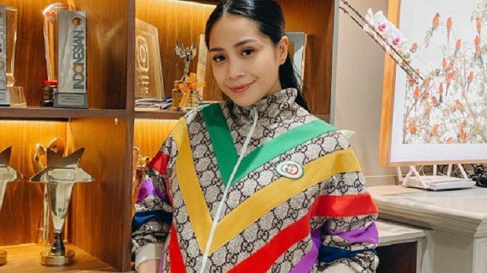 Nagita Slavina Gunakan Kemeja Seharga Rp25 Juta,Warganet Sebut Gaji Saya 4 Bulan cuma Seonggok ...