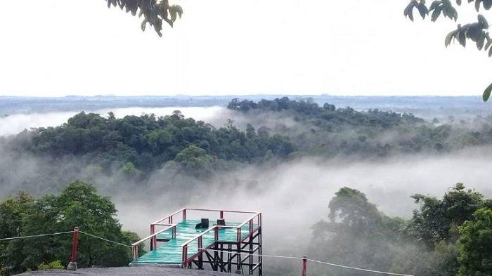 Bukit Peramun, Melihat Bentangan Pulau Belitung dari Ketinggian 129 ...